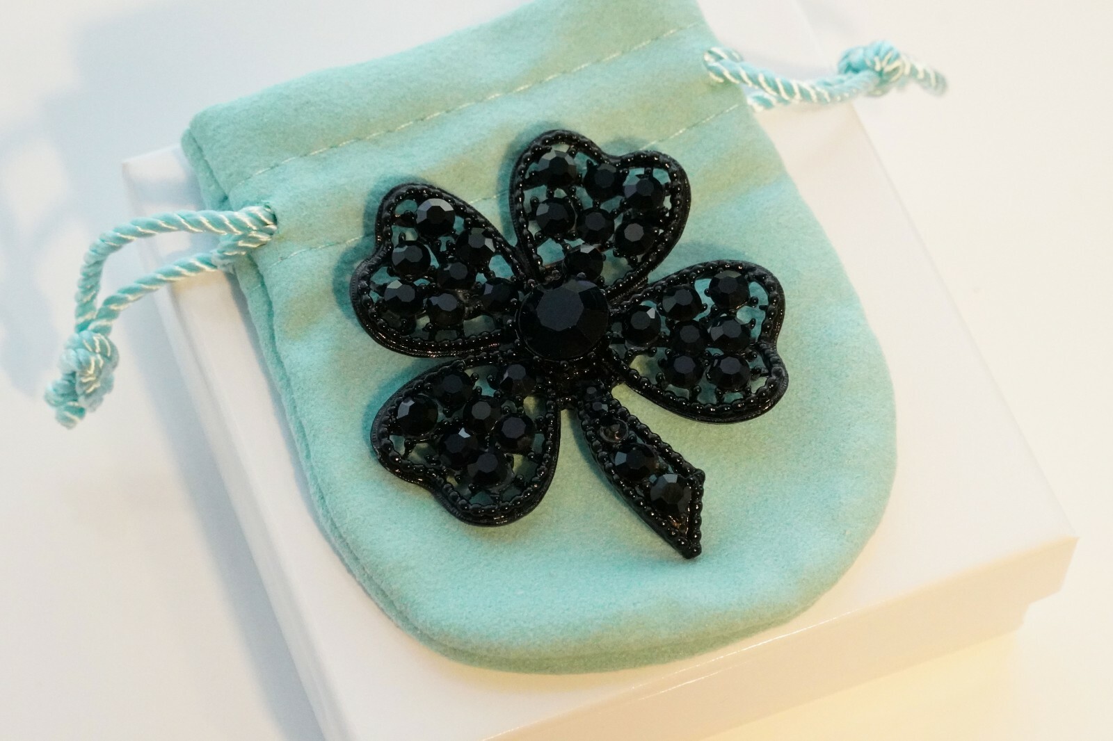 VINTAGE WEISS 4 FOUR LEAF CLOVER BROOCH, BLACK RHINES… - Gem