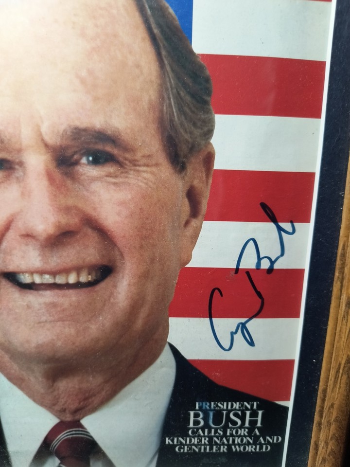 Former President George Bush signed Photo W/COA Mint Condition Matted ...