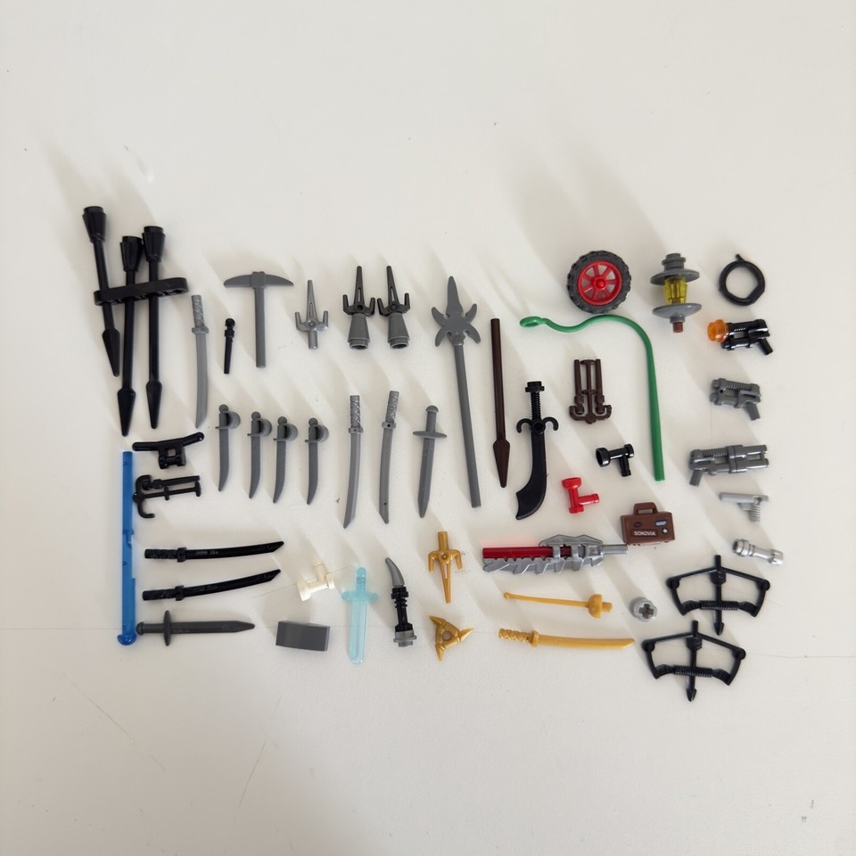 HUGE LOT Lego Minifigure Weapons Guns Spears Knives Swords Daggers ...