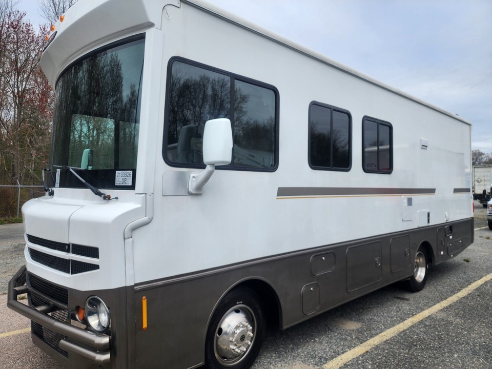 2014 class A Ford Winnebago motor home Brave 26-A retro look motorhome ...