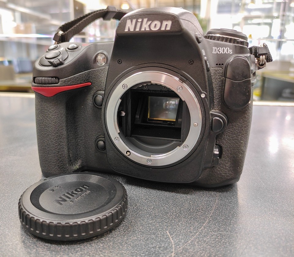 Nikon D300s 12.3MP DSLR Camera Body with Low Shutter Count - Black | eBay