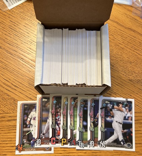2025 Topps Series 2 Rookie Card lot (200 Card Box)- All rookies and ...