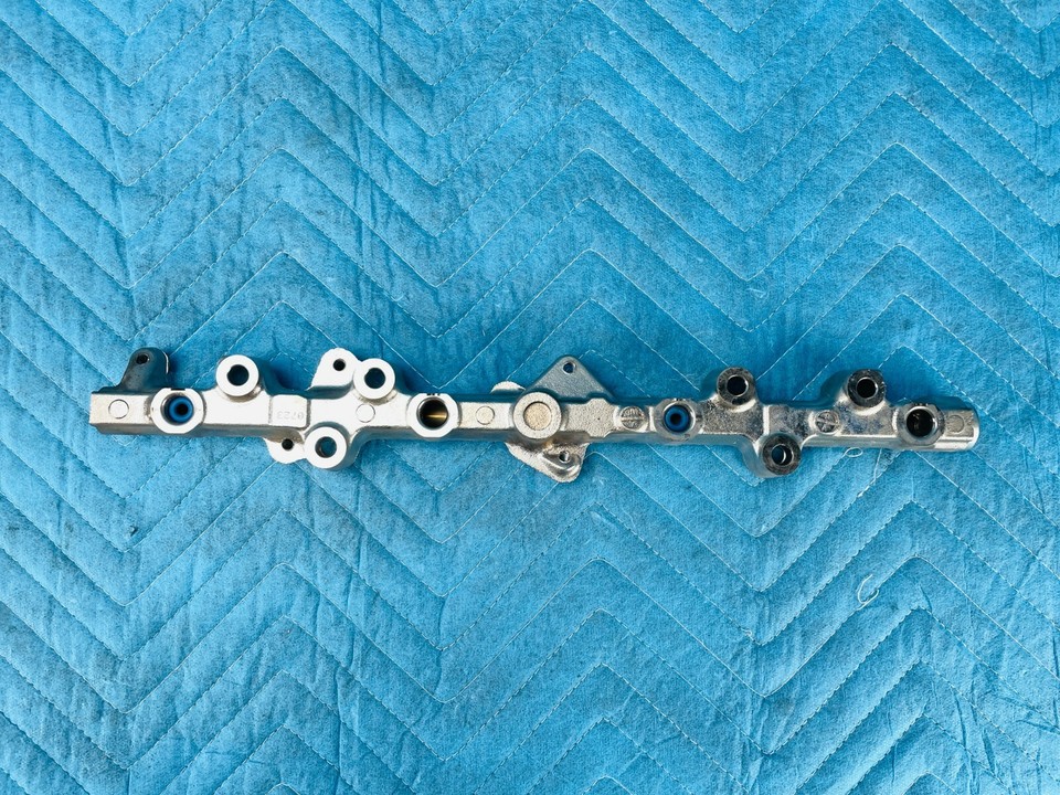 Genuine Infiniti Nissan Fuel Rail Passenger Side 17521-1LA0A OEM | eBay