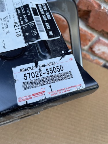Genuine OEM Toyota Lexus 57022-35050 Driver Front Fender Mount Bracket ...
