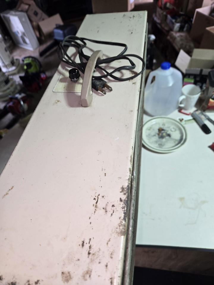 Vintage Metal Hunter Electric Box Fan Model FL209 22x22x6in Memphis TN ...