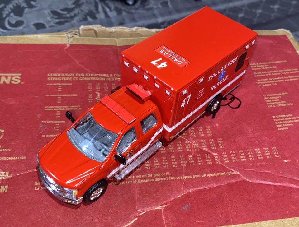 Kitbash 1/64 1-1 Ford F-550 Ambulance 1-1 Custom Made Kitbash Dallas Fire Rescue | eBay