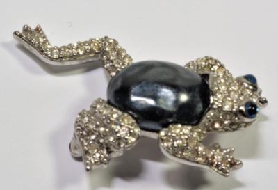 Signed CAROLEE Goldtone Clear Rhinestones Faux Pearl FROG Shape Pin ...
