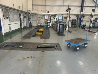 Class 4/7 Mot Bay Fully Connected With 4 Post Ramp | eBay UK