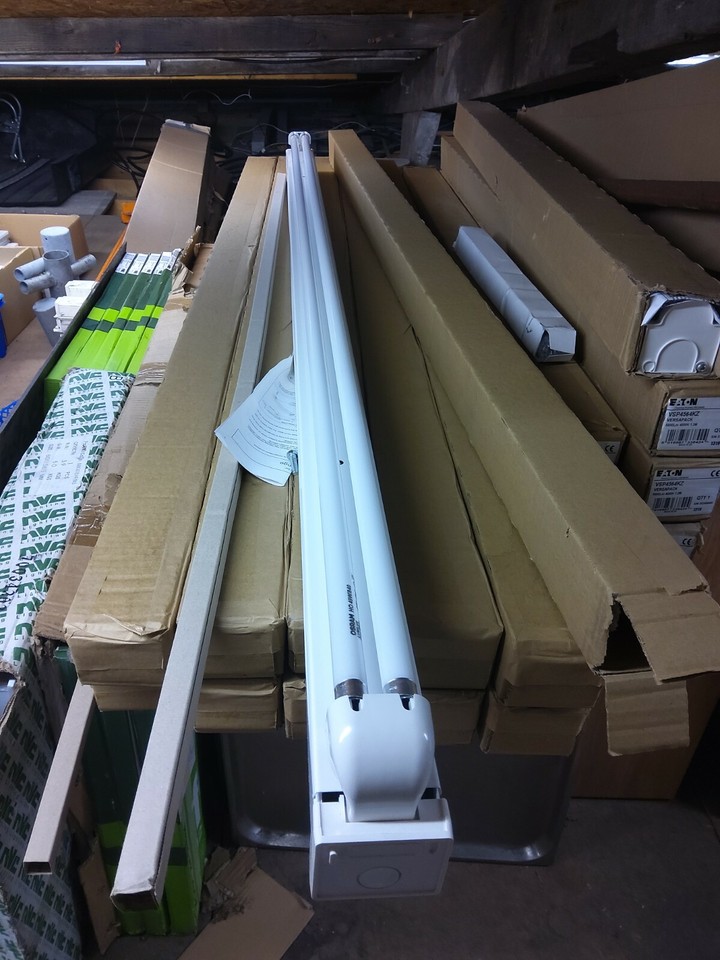 Fluorescent light fitting - 5ft Twin T5 Tube Brand New Only a few at ...
