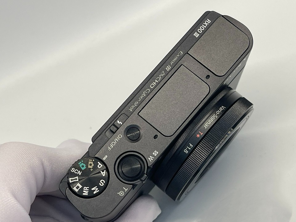 Sony DSC-RX100 III 20.1 MP Digital Camera 2.9 x Optical Zoom - 95% NEW ...