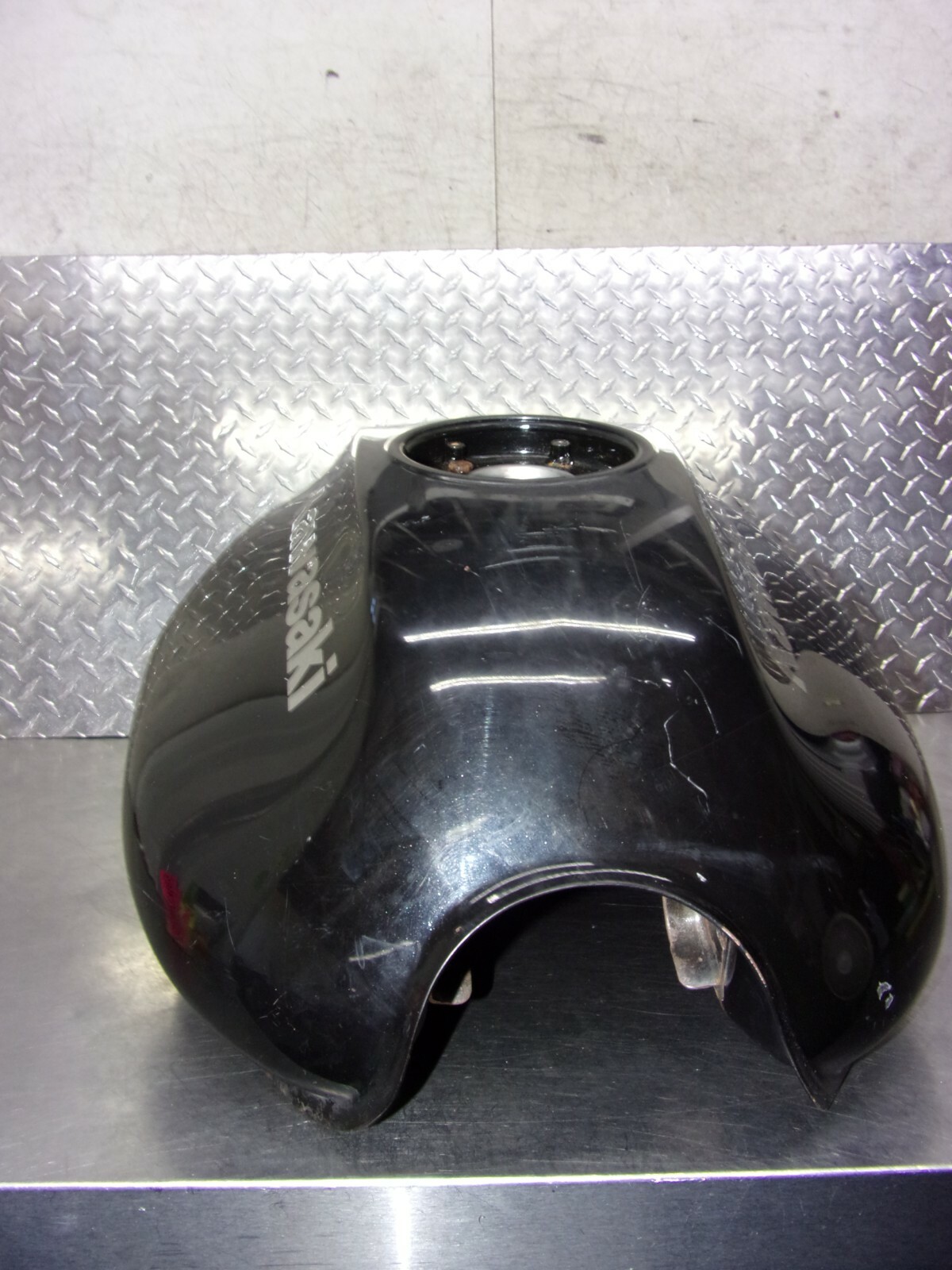 616 A KAWASAKI EX 650 R EX650R 2009 OEM FUEL GAS TANK & NO GAS CAP ...