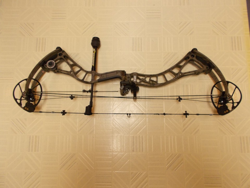 Bowtech Realm SS Compound Bow 40-50# RH 25-31 | eBay