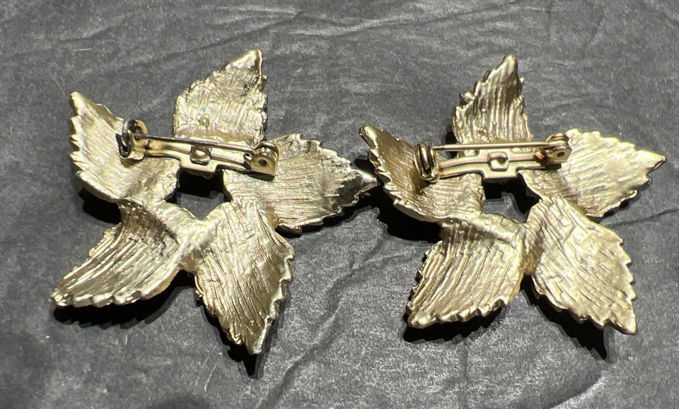2- 5 Leaf Gold Tone Mid Century VTG Flower Open Star Center Brooch Pin ...
