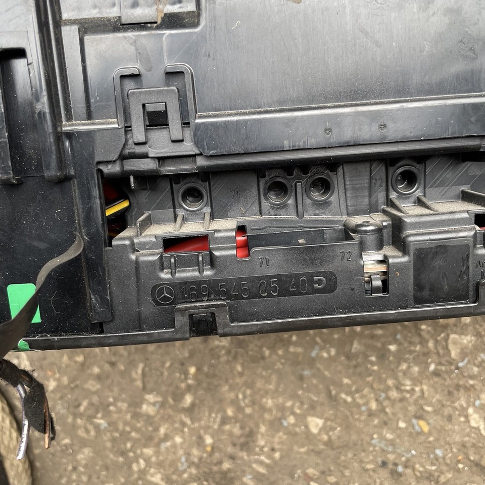 Mercedes Benz A B Class W169 W245 Fuse Box Relay Control Unit Genuin ...