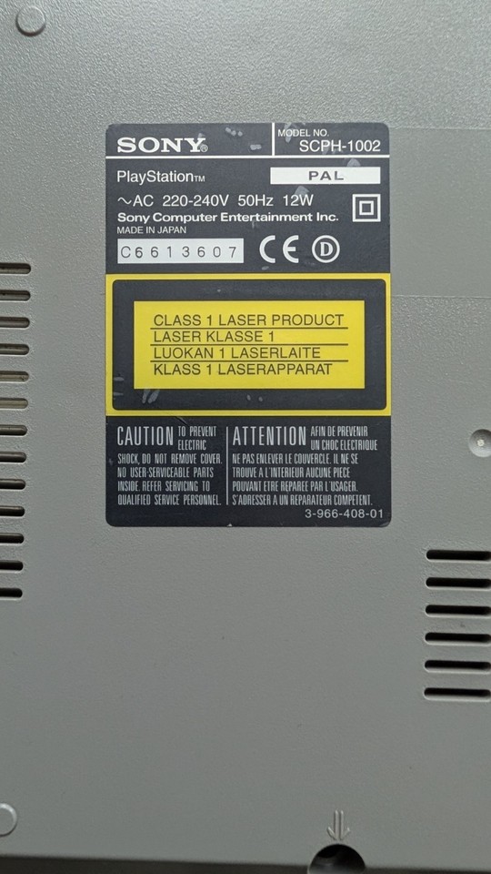 Originale PlayStation 1 (PS1) Konsole im sportlichen Hertha BSC-Style ...