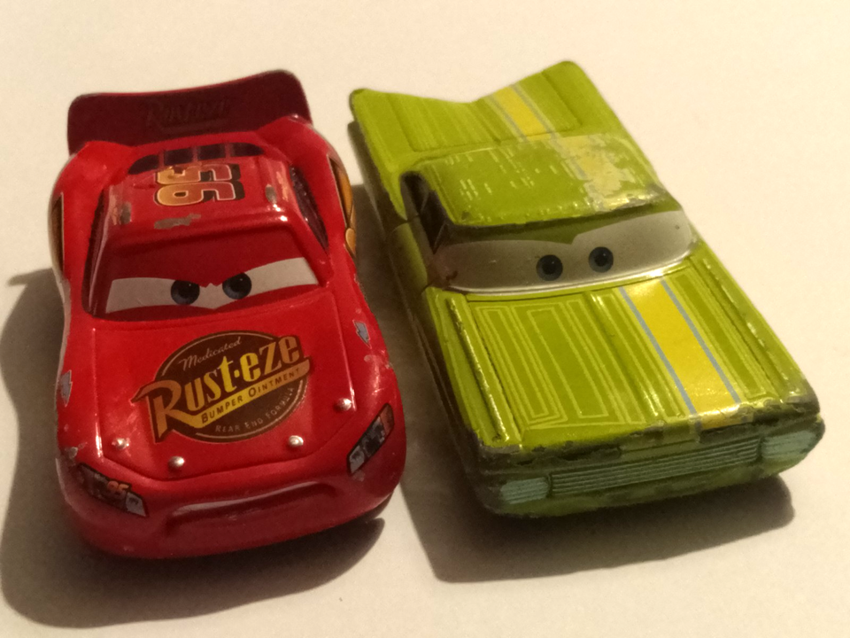 Mattel 1/86 Disney Pixar - Chevrolet Vert + Cars 2295 EAA Rouge - METAL ...