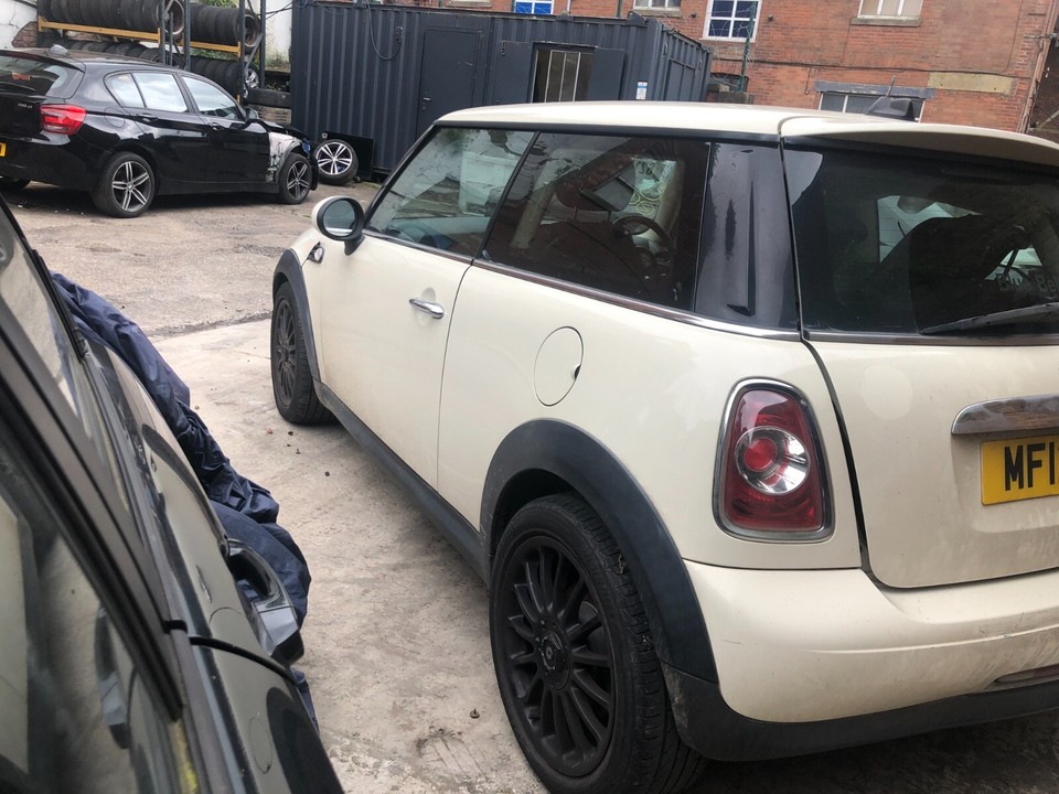 Breaking Mini One R56 LCI 2012 1.6 Diesel 6 Speed Manual Pepper White ...