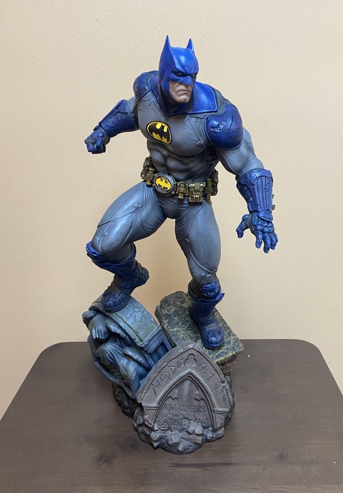 Sideshow BATMAN Modern Age Blue Suit 1/4 Premium Format Figure Statue ...
