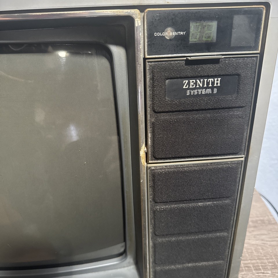 Retro 1986 White Zenith B1996W System 3 19" Color Sentry CRT TV - Turns ...