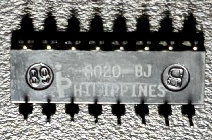 1971 Intel P4004, first microcomputer chip (4-bit, 2300 transistors ...