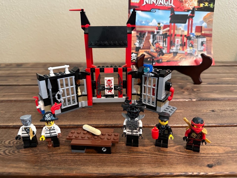 LEGO NINJAGO #70591 Kryptarium Prison Breakout, Complete w/ Minifigures ...