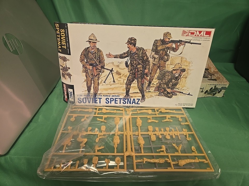 VTG REVELL V-2 Model Kit H-560 World's First Ballistic Missile & Soviet ...