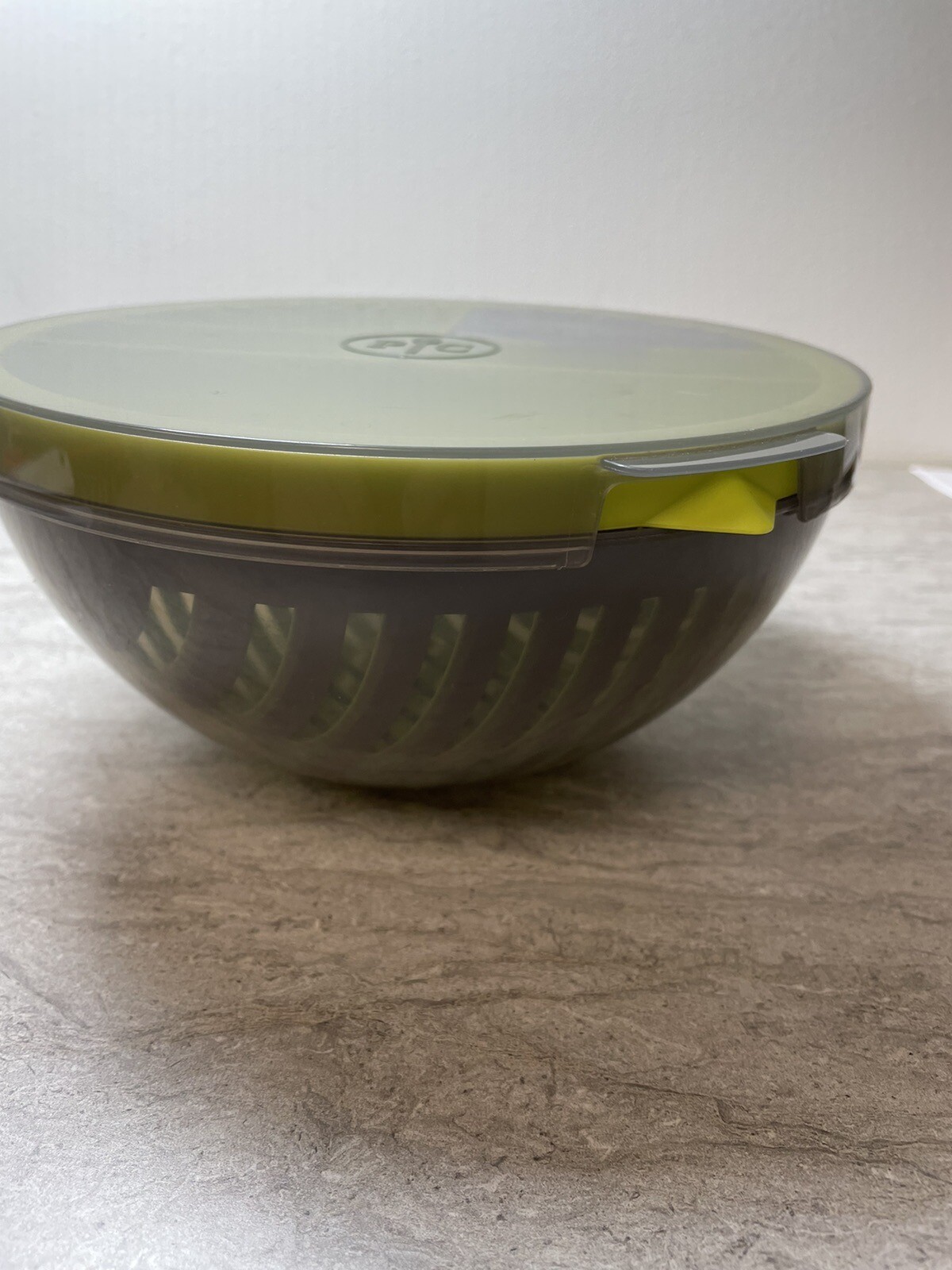 PAMPERED CHEF 4 Piece SALAD CUTTING BOWL With Lids | eBay