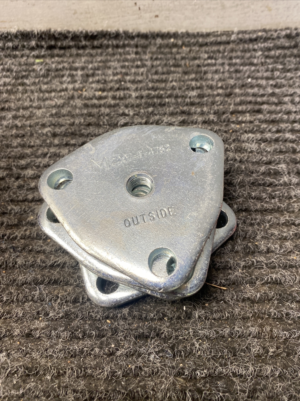 LOT OF 4 NOS 2297-T-4752 3-Bolt Type King Pin Cap End Plate 2.63" | eBay