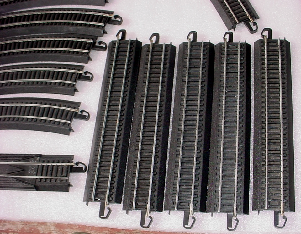 HO Bachmann E-Z TRACK LOT (14) Pieces CURVES & STRAIGHTS Black 1 Switch ...