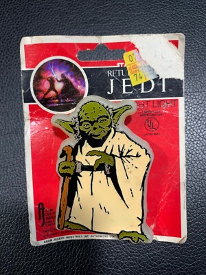 Star Wars Yoda Night Light w/ Orange Glow. Plug and Go. No On/Off ...