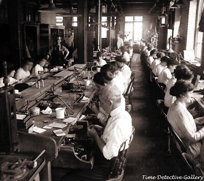 Jewelers at Work, Providence, Rhode Island - 1916 - Historic Photo ...