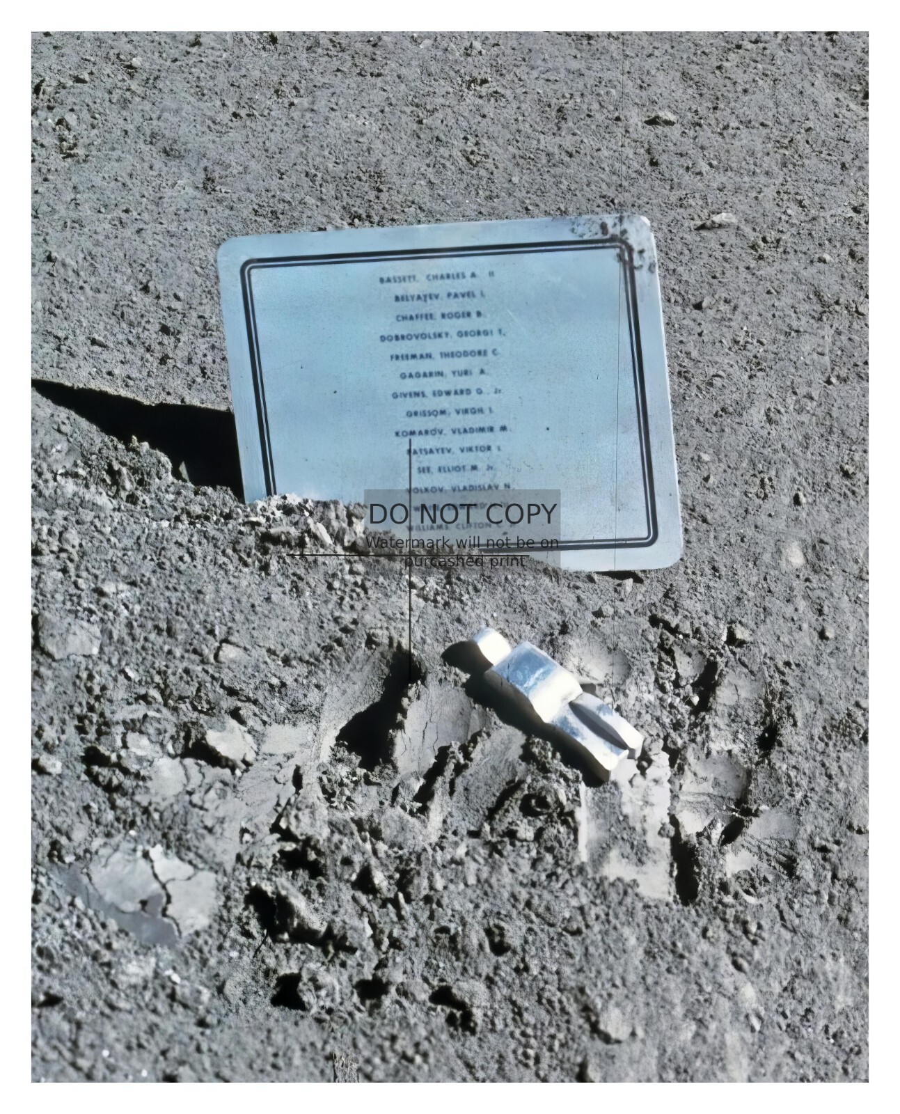 FALLEN ASTRONAUT PLAQUE LEFT ON MOON BY NASA APOLLO 15 CREW 8X10 PHOTO ...