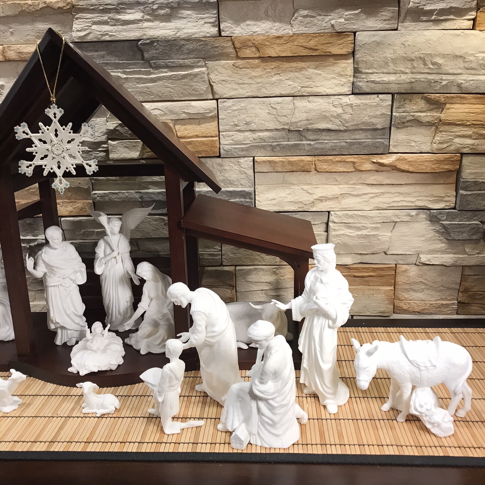 Lenox “The Nativity” 18-Pc Set Porcelain Figurines + Manger/Creche W ...