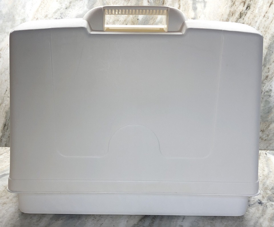 Vintage White Sewing Machine Model 1418 With Hard Case & Foot Pedal ...