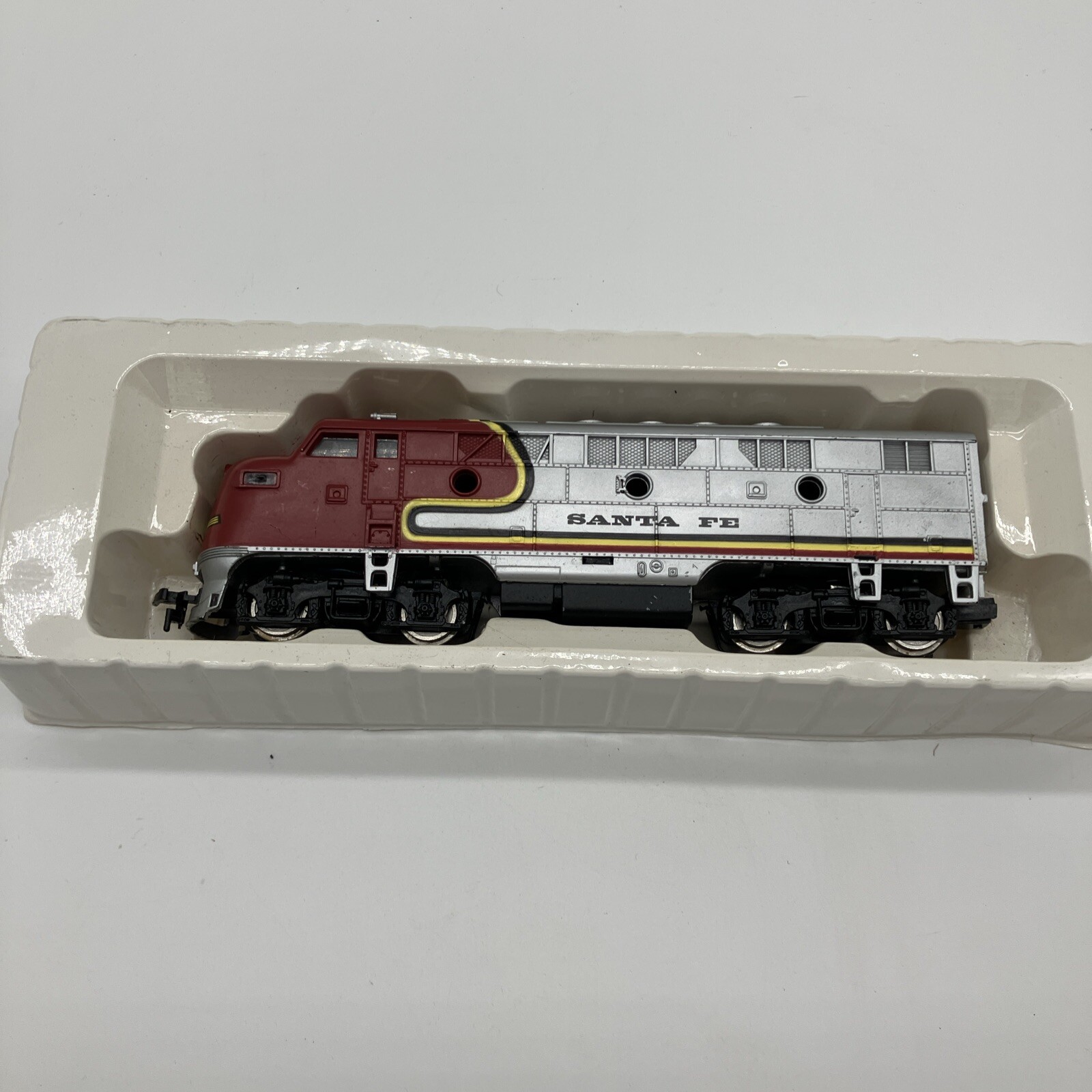 Model Power HO Scale Santa Fe F9 Single Drive Locomotive 6607 | eBay