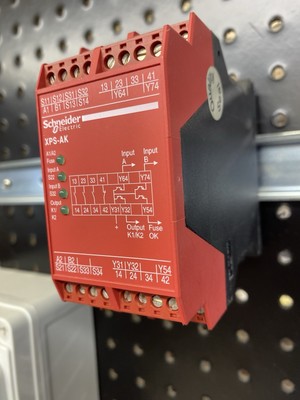 Schneider Electric XPSAK311144P Safety Relay XPS-AK 24V | eBay
