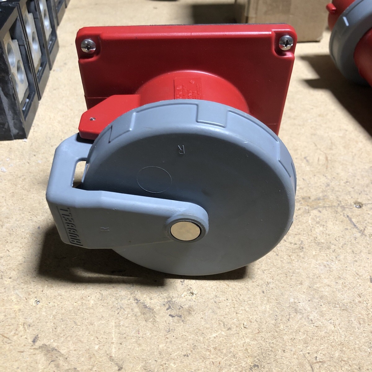 4100r7w Hubbell 4100R7W 100 Amp 480 Volt 4 Wire Pin & Sleeve SPW