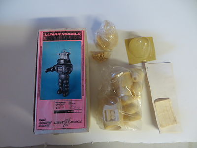 FORBIDDEN PLANET ROBBY THE ROBOT RESIN MODEL KIT LUNAR MODELS | eBay