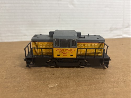 UNION PACIFIC CENTER CAB SWITCHER LOCOMOTIVE #1214-UNTESTED | eBay