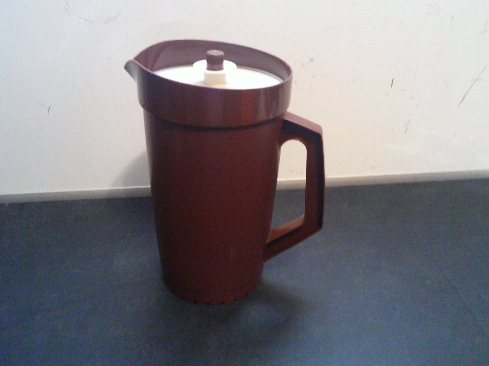 Vintage Brown Tupperware 2-Qt Pitcher 800-10 Push Button Lid | eBay