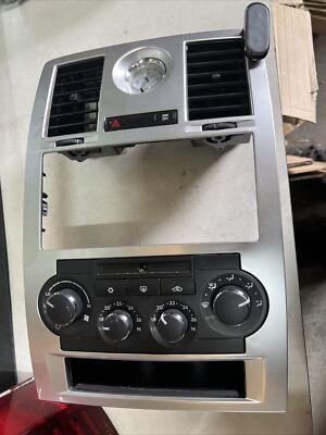 Chrysler 300c Rew Facelift Stereo Surround Radio Cd Player Silver ...