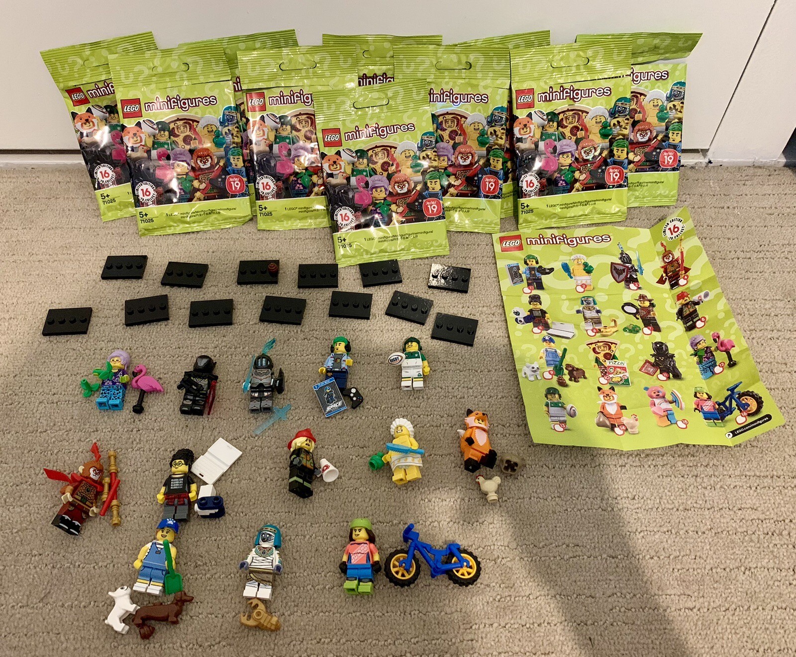 Rugby Player LEGO 71025 - Series 19 Minifigure #13 As New with packet ...