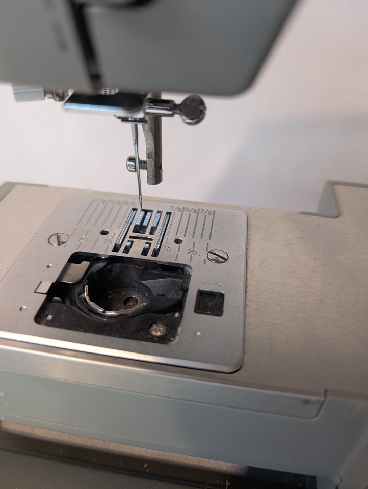 Singer Heavy Duty Sewing Machine 4452 (For Parts) Please Read! No Cord ...