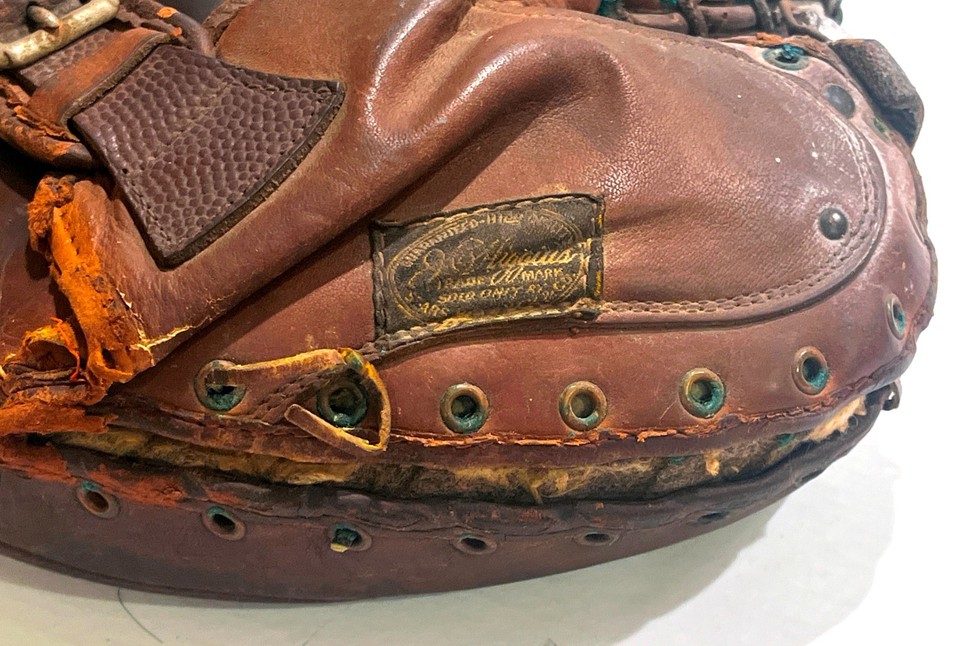 J C Higgins Catcher’s Buckle-Back Mitt Baseball Glove Professional ...