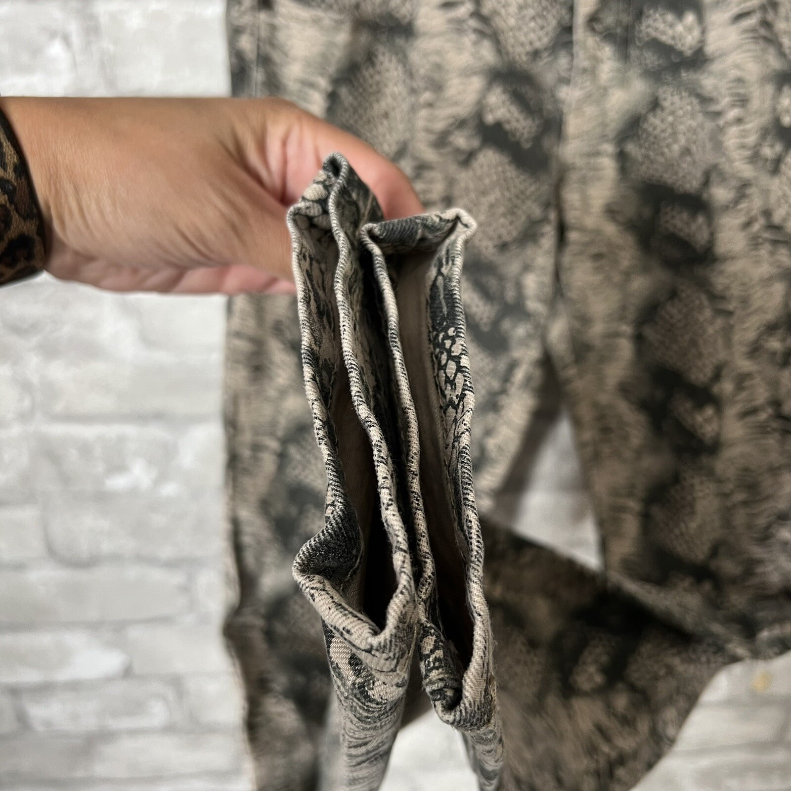 Cabi Women's 2 Diamondback Snake Print Skinny Pants. … - Gem
