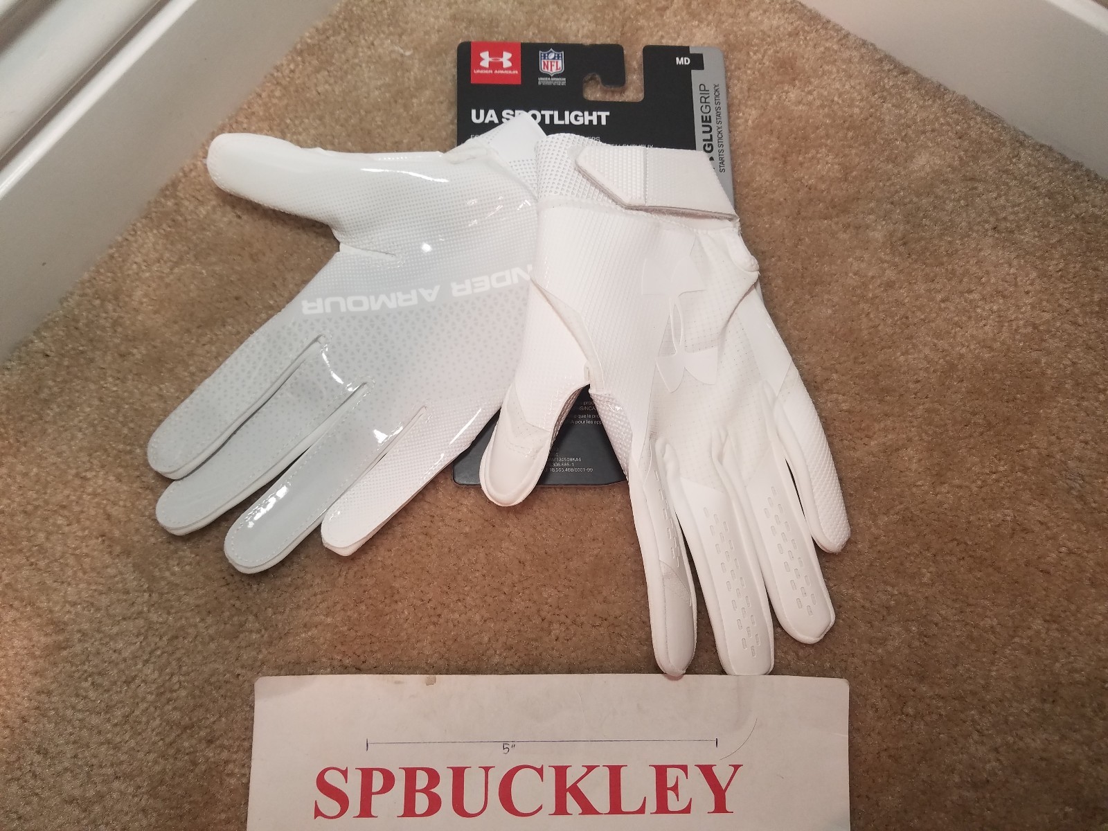 UA UNDER ARMOUR SPOTLIGHT ADULT RECEIVER FOOTBALL GLOVES, NWT, 1304698 ...