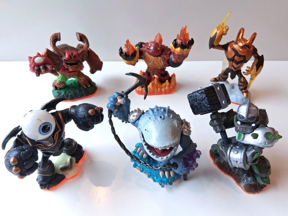 Skylanders Giants Lot – 6 Giants Figures + Official Giants Carry Case ...