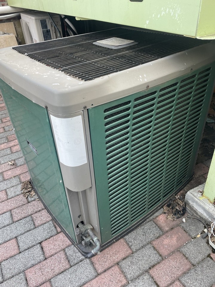 Used York 3–3.5 Ton 220V 1Ph R22 Infinity Condenser Unit.(without ...