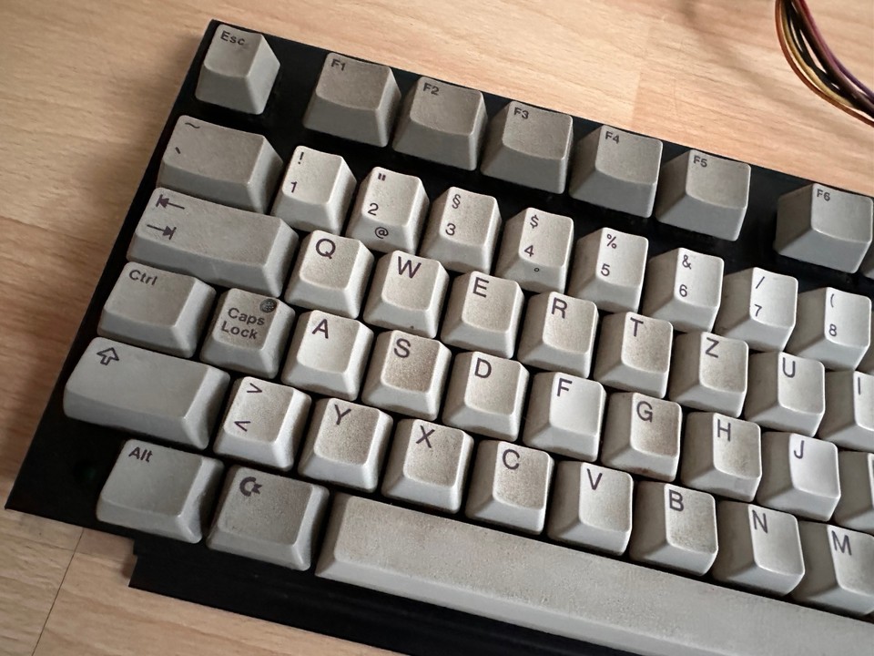 Hi-Tek Keyboard For Amiga 500 & A500 / Red-Green, Works #01 26 | eBay UK