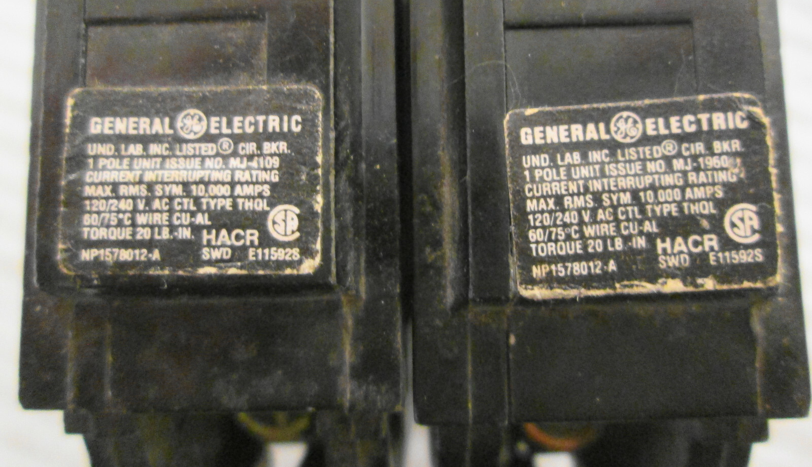 Mixed Lot of (5) GE 20A 120/240VACCircuit Breakers (3) THQL (2) TQL-AC ...